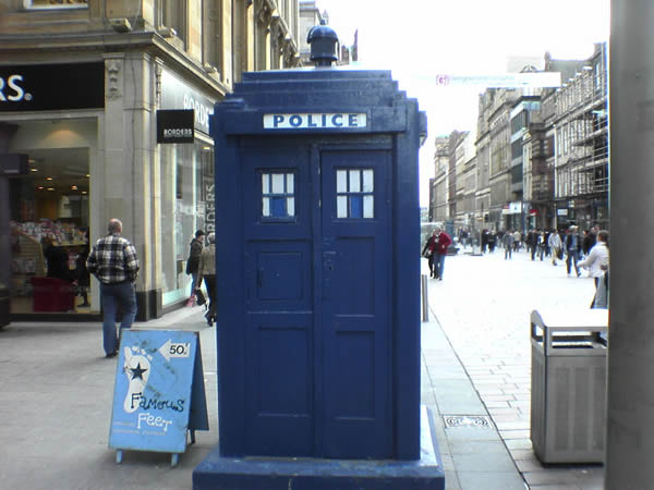 Real TARDIS on the streets of Glasgow... - Felix's Gaming Pages